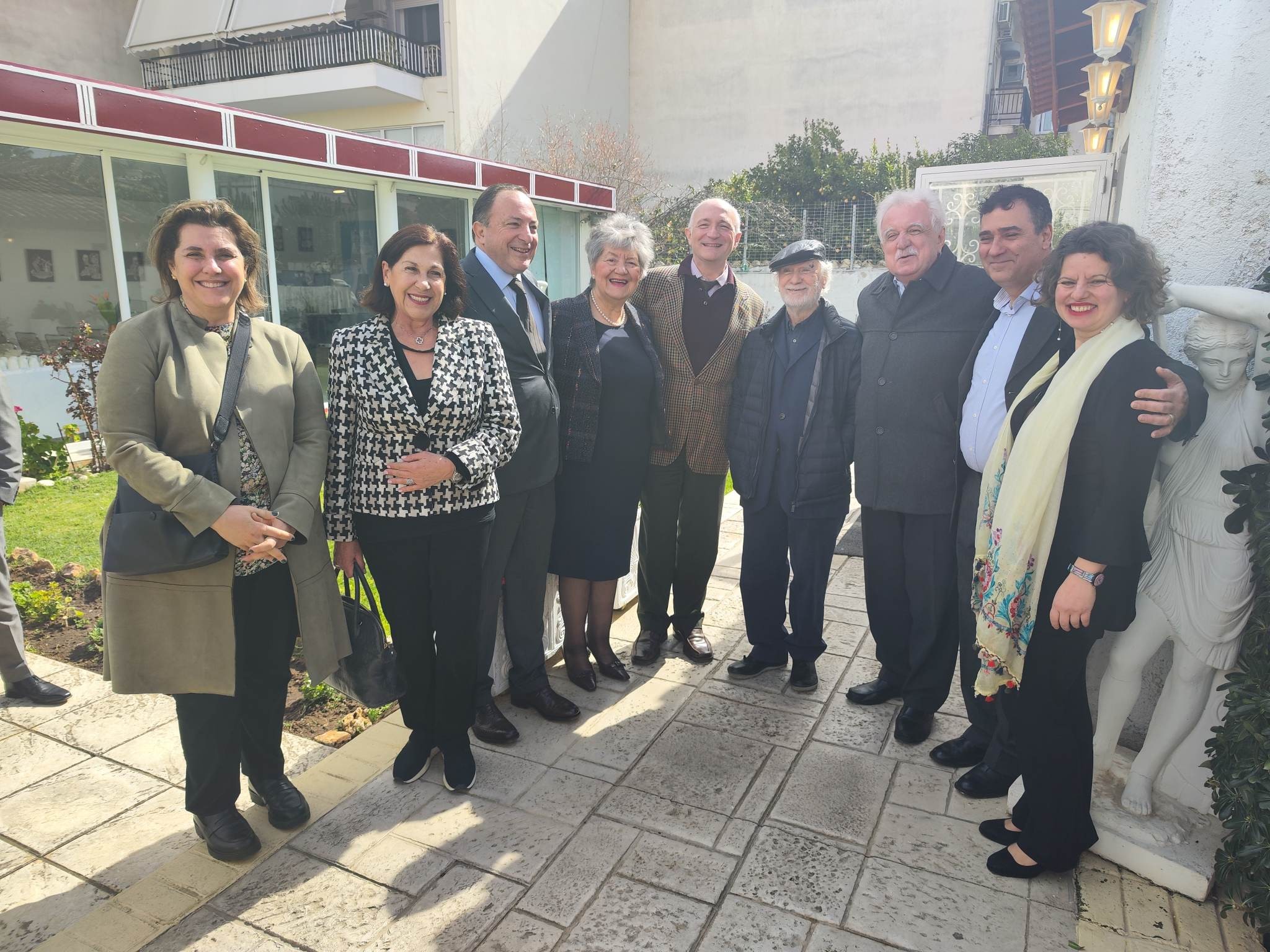Παρουσίαση προγράμματος "Ακούμε τους Νέους", του Καλογεροπούλειου ...